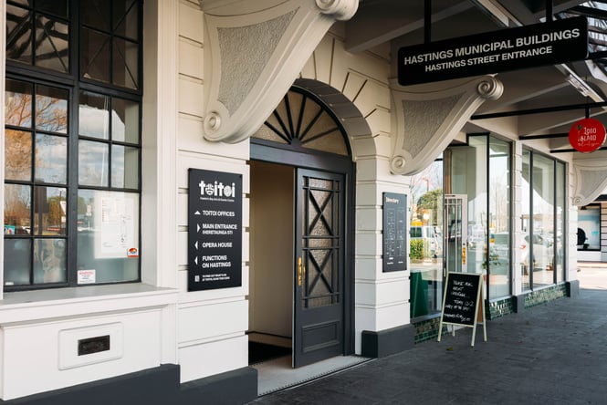 A Walking Wonders Art Tour of Hastings, NZ I Neat Places